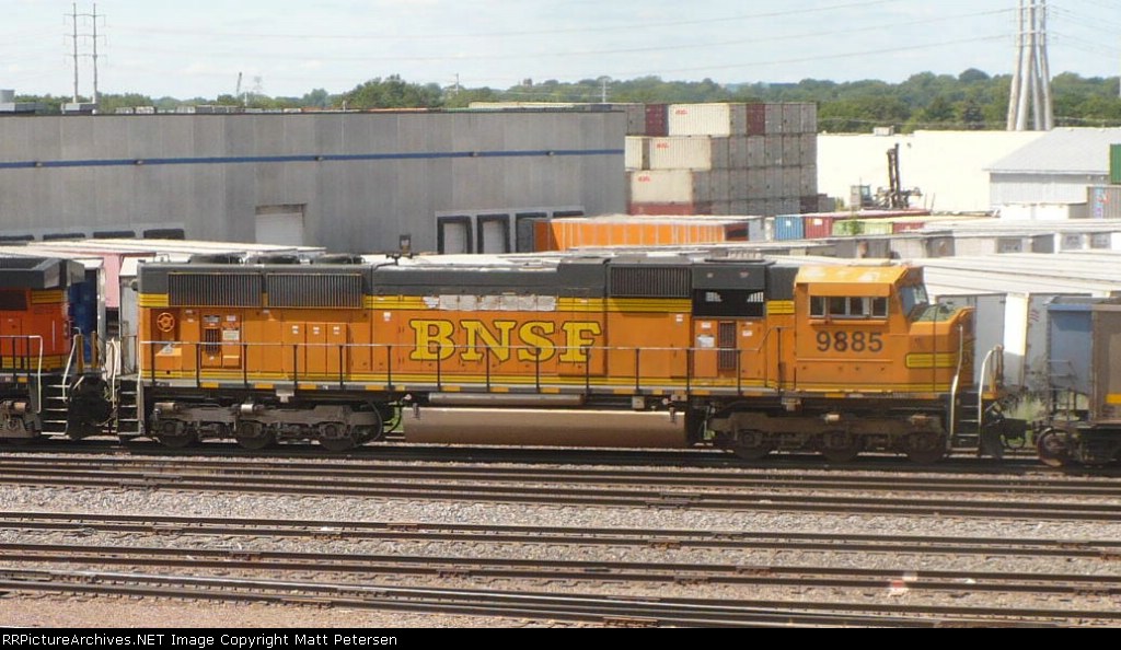BNSF 9885